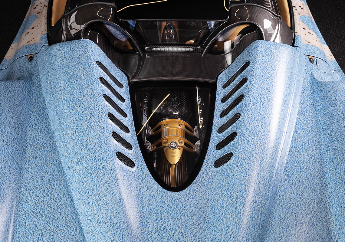 Air Jordan 4 UNC Titolo Pagani Huayra Roadster | SneakerNews.com