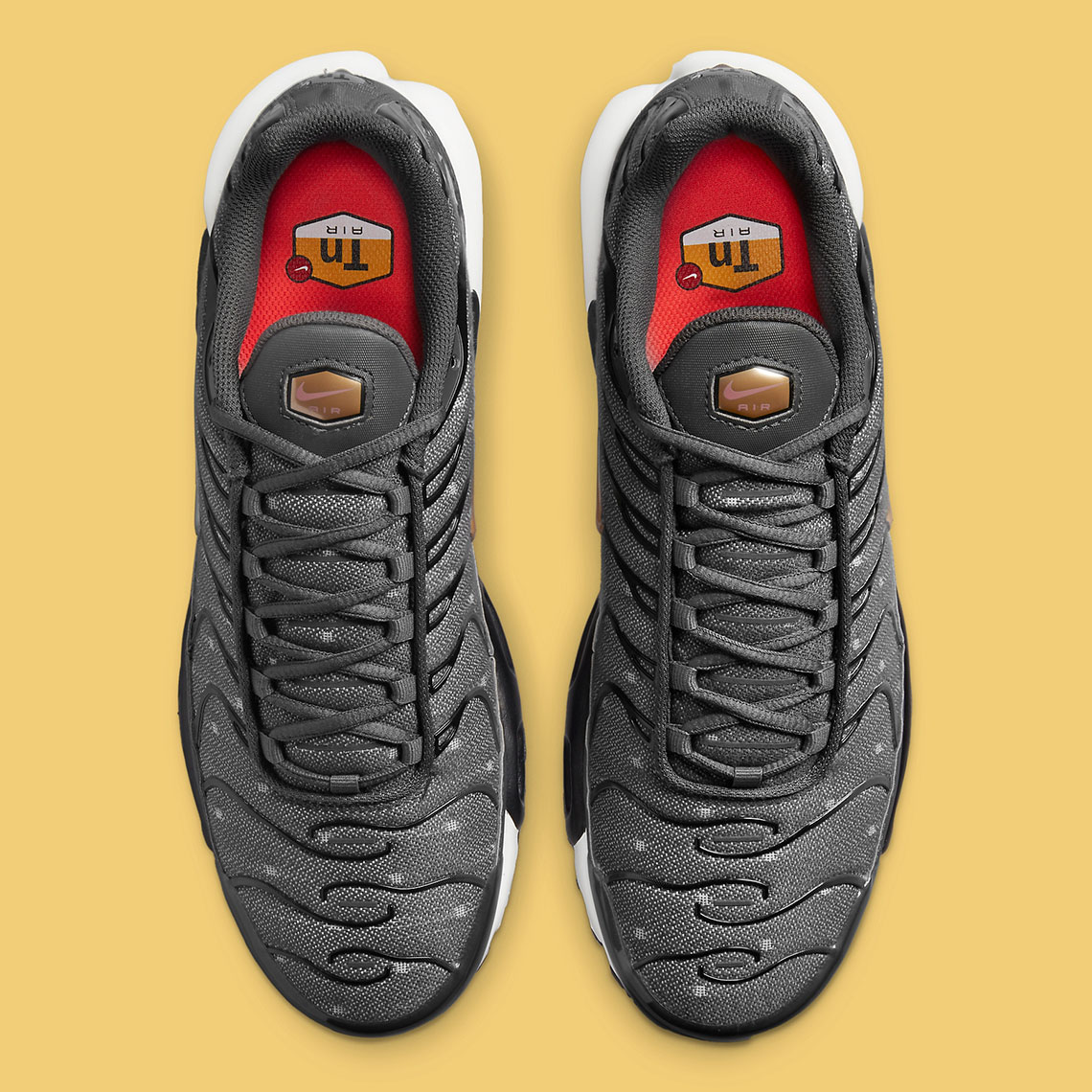 Nike Air Max Plus Twill DM7570-002 | SneakerNews.com