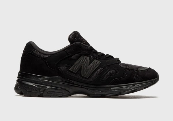 New Balance 920 Triple Black M920BLK | SneakerNews.com