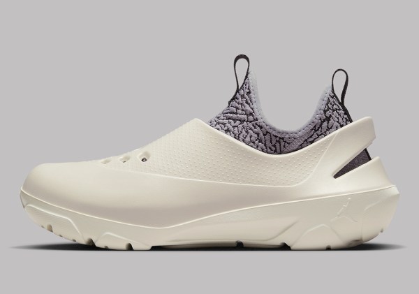 Jordan Slip-On Mule Clog Shoe DN4890-101 | SneakerNews.com