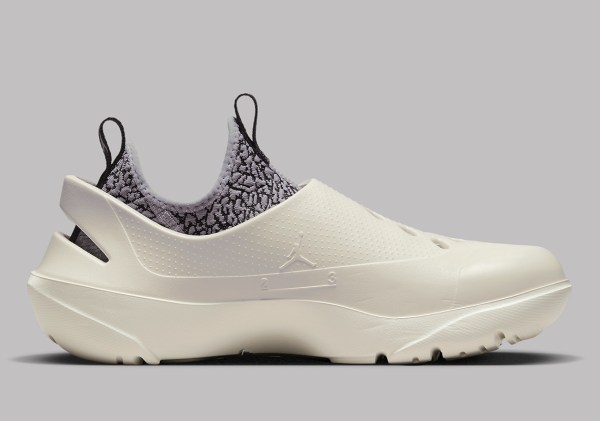 Jordan Slip-On Mule Clog Shoe DN4890-101 | SneakerNews.com