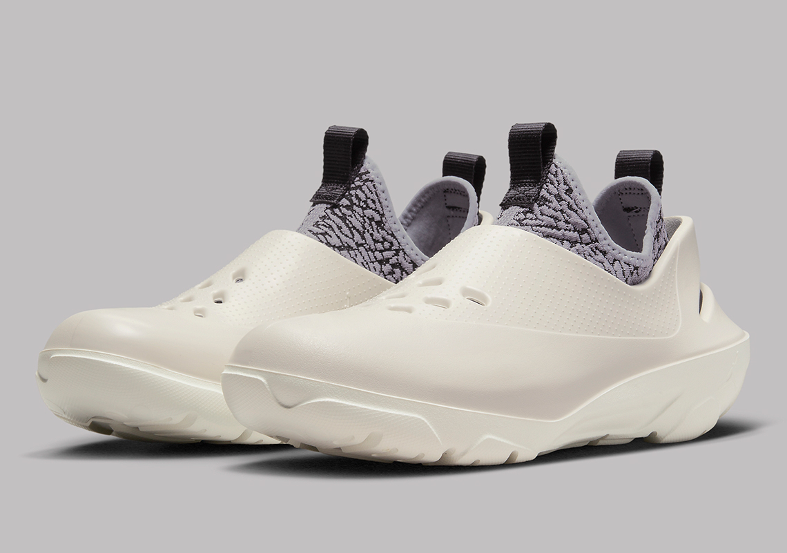 Jordan Slip-On Mule Clog Shoe DN4890-101 | SneakerNews.com