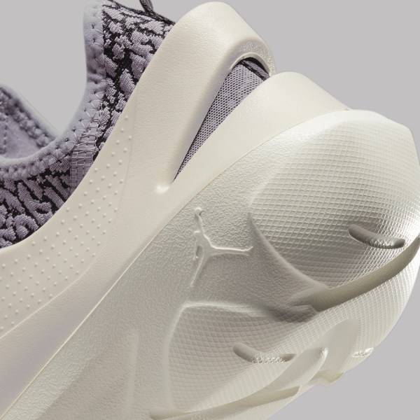 Jordan Slip-On Mule Clog Shoe DN4890-101 | SneakerNews.com