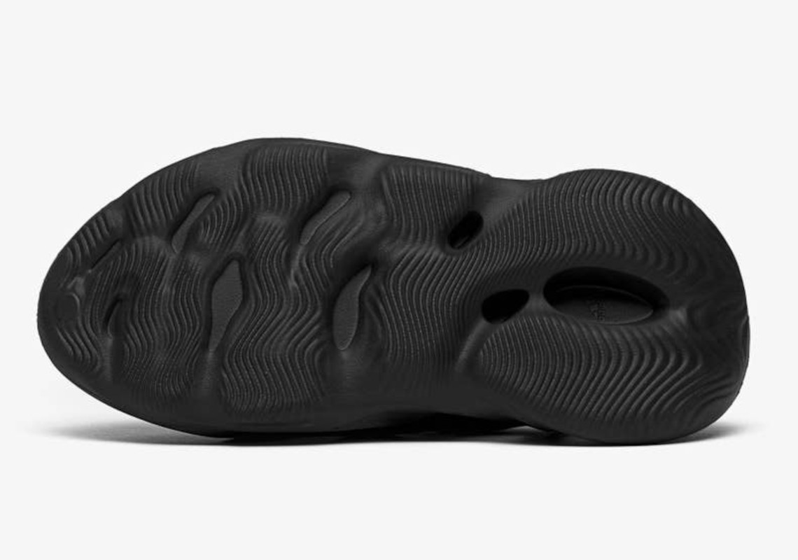 adidas Yeezy Foam Runner "Onyx" HP8739 Release | SneakerNews.com