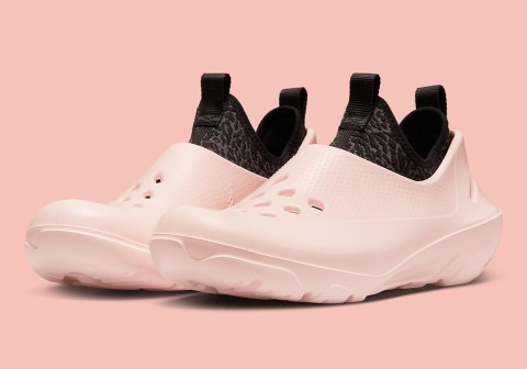 Jordan Sneaker Clog "Arctic Pink" DN4890-600 | SneakerNews.com