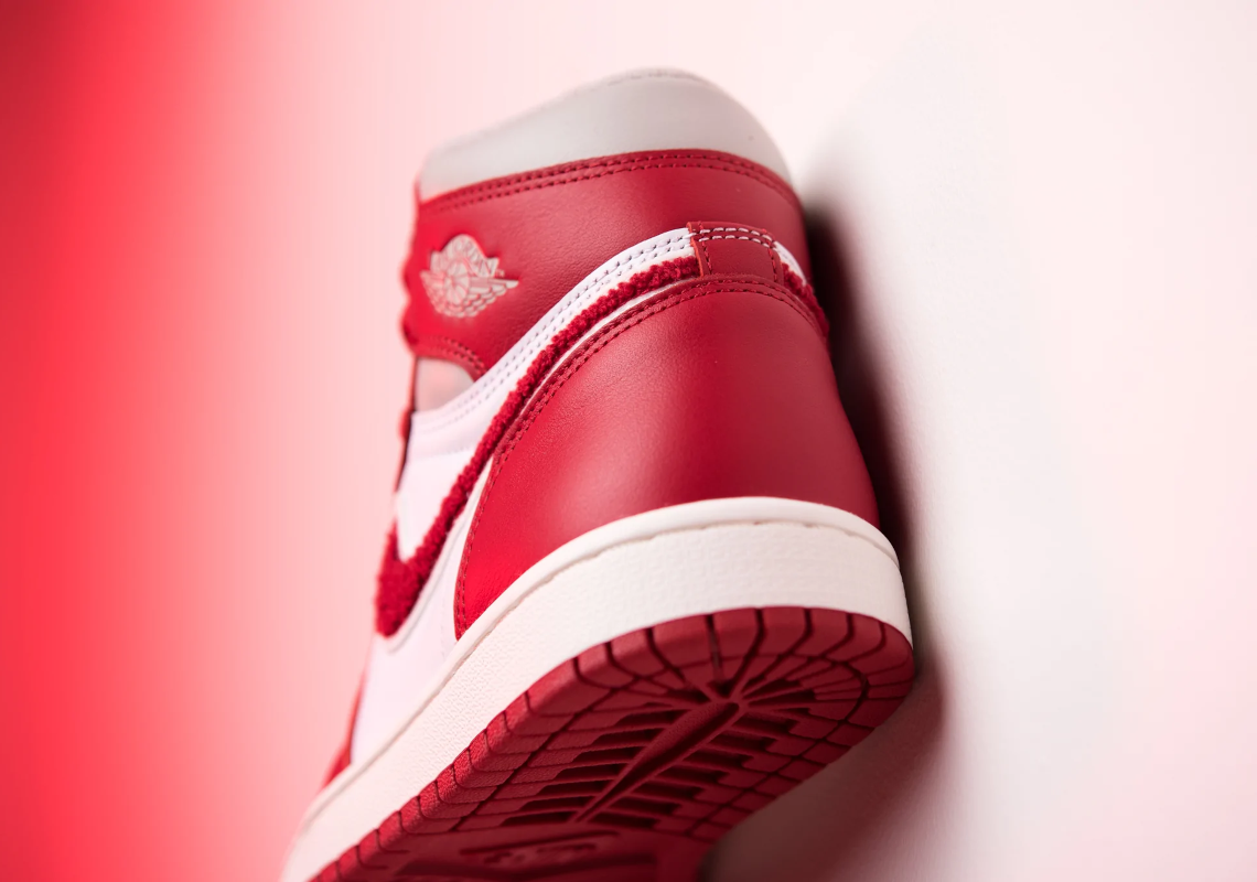 Air Jordan 1 Retro High OG "Varsity Red" DJ4891-061 | SneakerNews.com