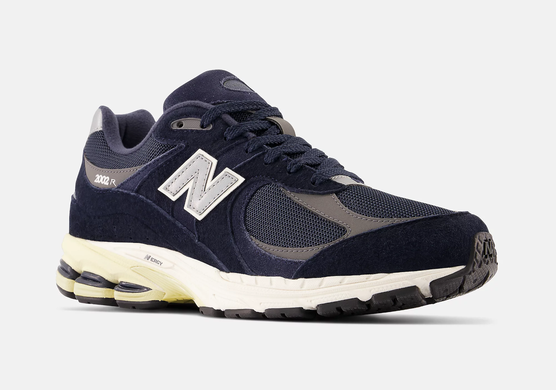 New Balance 2002R "Eclipse/Castlerock" M2002RCA | SneakerNews.com