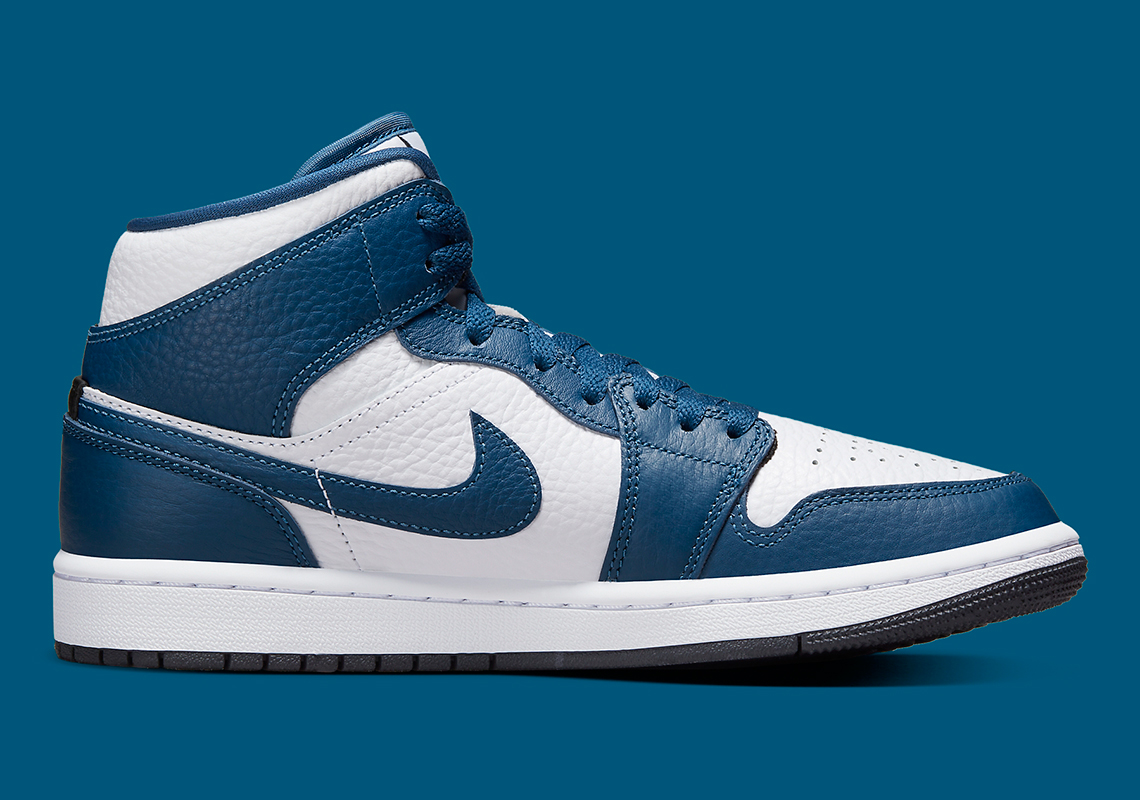 Air Jordan 1 Mid SE "Split" Blue DR0501-401 | SneakerNews.com