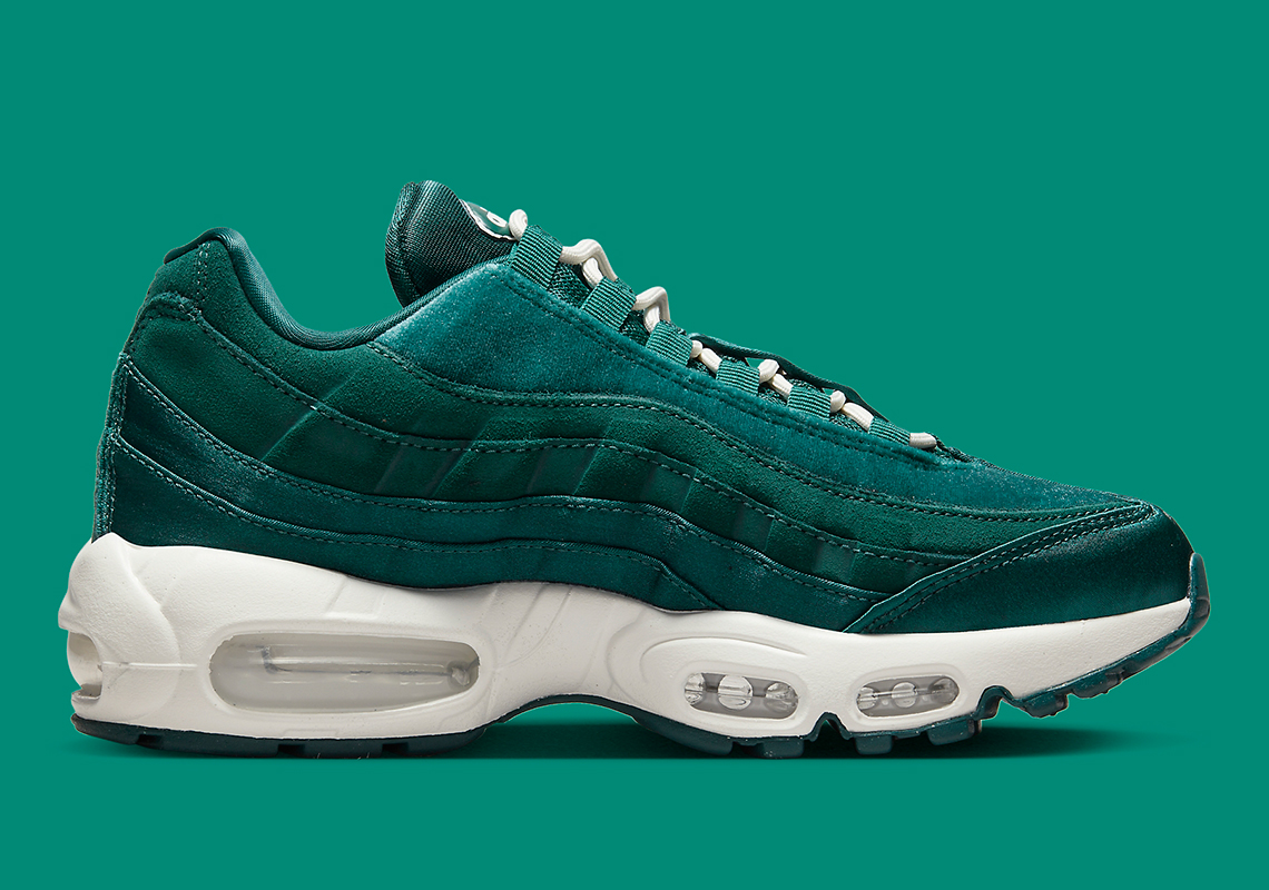 Nike Air Max 95 "Velvet Teal" DZ5226-300 Release | SneakerNews.com