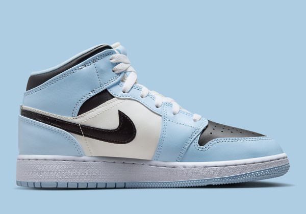 Air Jordan 1 Mid GS "Ice Blue" 5551112-401 | SneakerNews.com