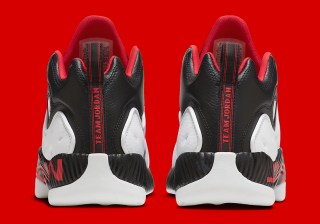 Jordan Jumpman Team 2 "Chicago" DZ7294-1016 | SneakerNews.com