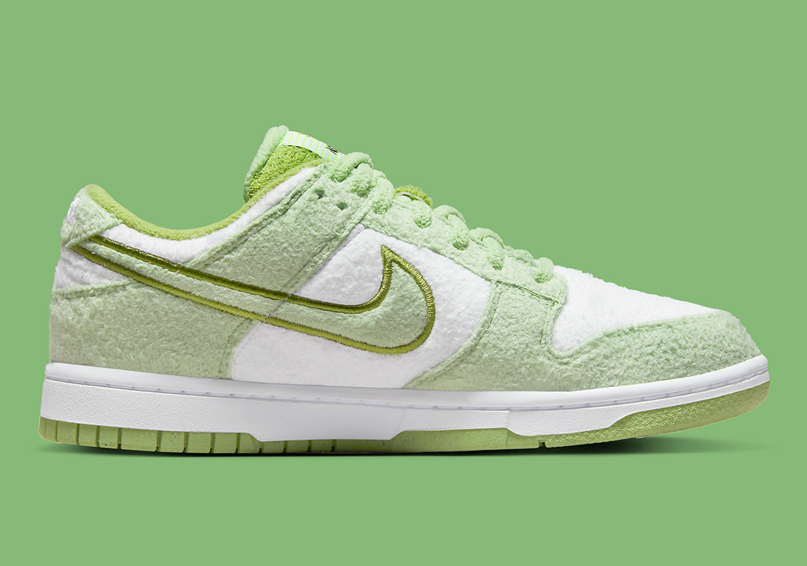 Nike Dunk Low "Fleece Green" DQ7579-300 | SneakerNews.com