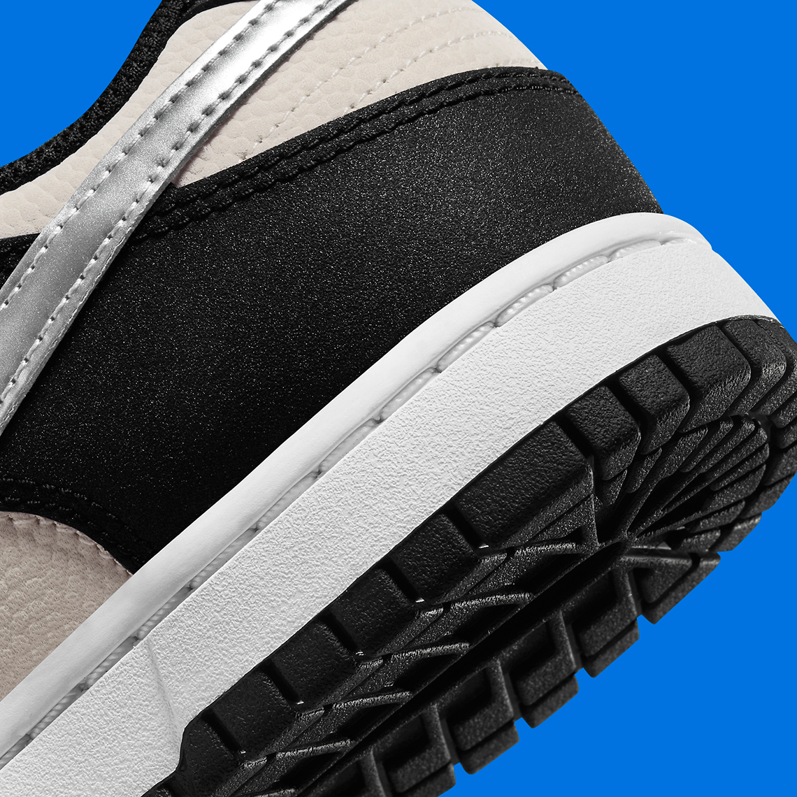 Nike Dunk Low "Starry Laces" DZ4712-001 | SneakerNews.com