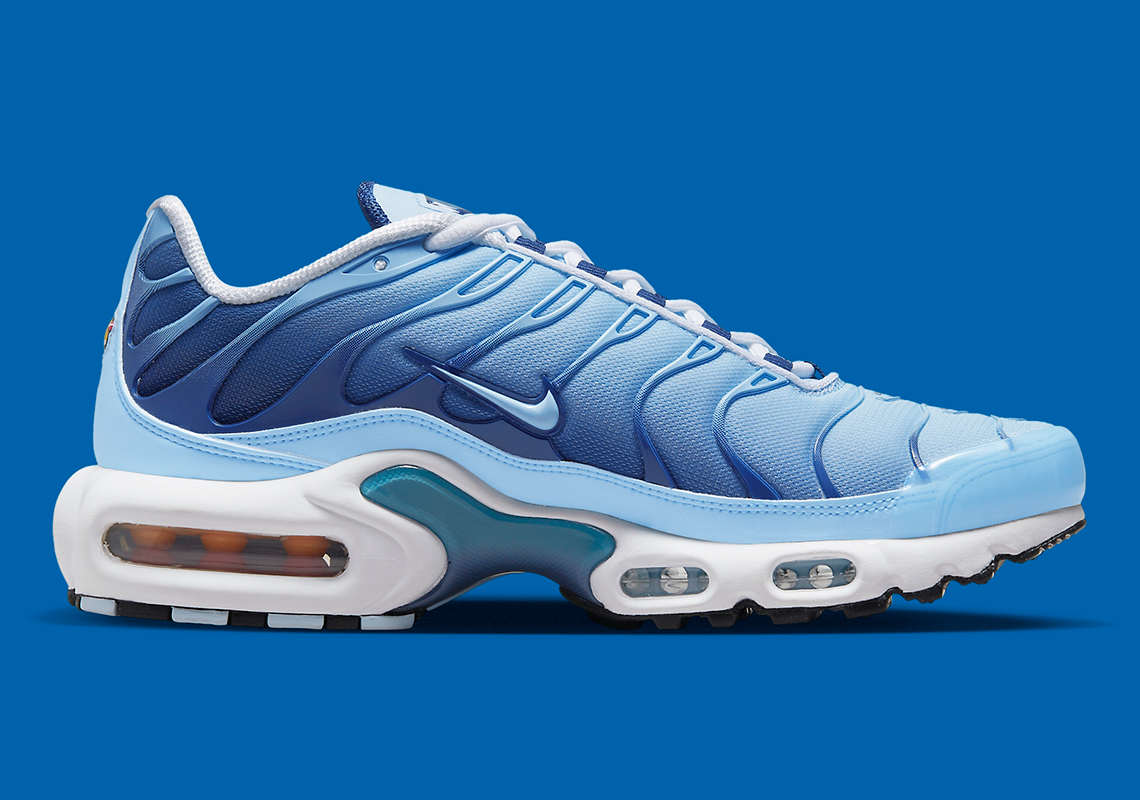 Nike Air Max Plus "University Blue Gradient" FJ4736-400 | SneakerNews.com