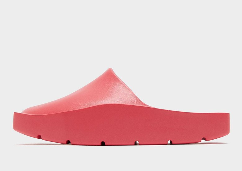 Jordan Hex Mule "Triple Red" Release Date | SneakerNews.com