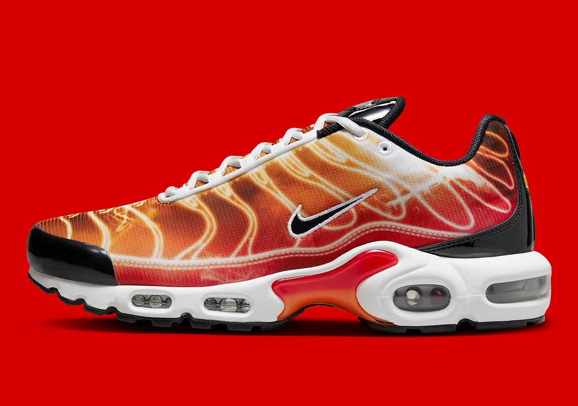 Nike Air Max Plus "Red Flames" DZ2531-600 | SneakerNews.com