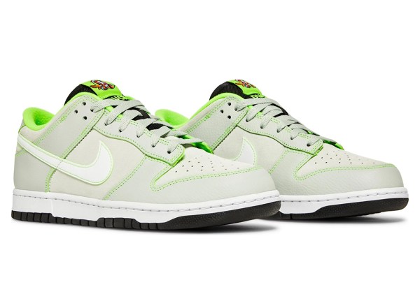 Nike Dunk Low Oregon "Ducks Of A Feather" | SneakerNews.com