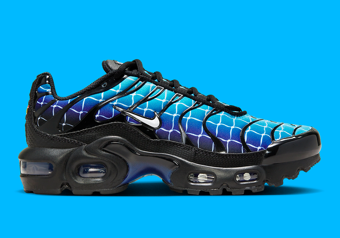 Nike Air Max Plus "Chain Link Fence" FQ2405-001 | SneakerNews.com