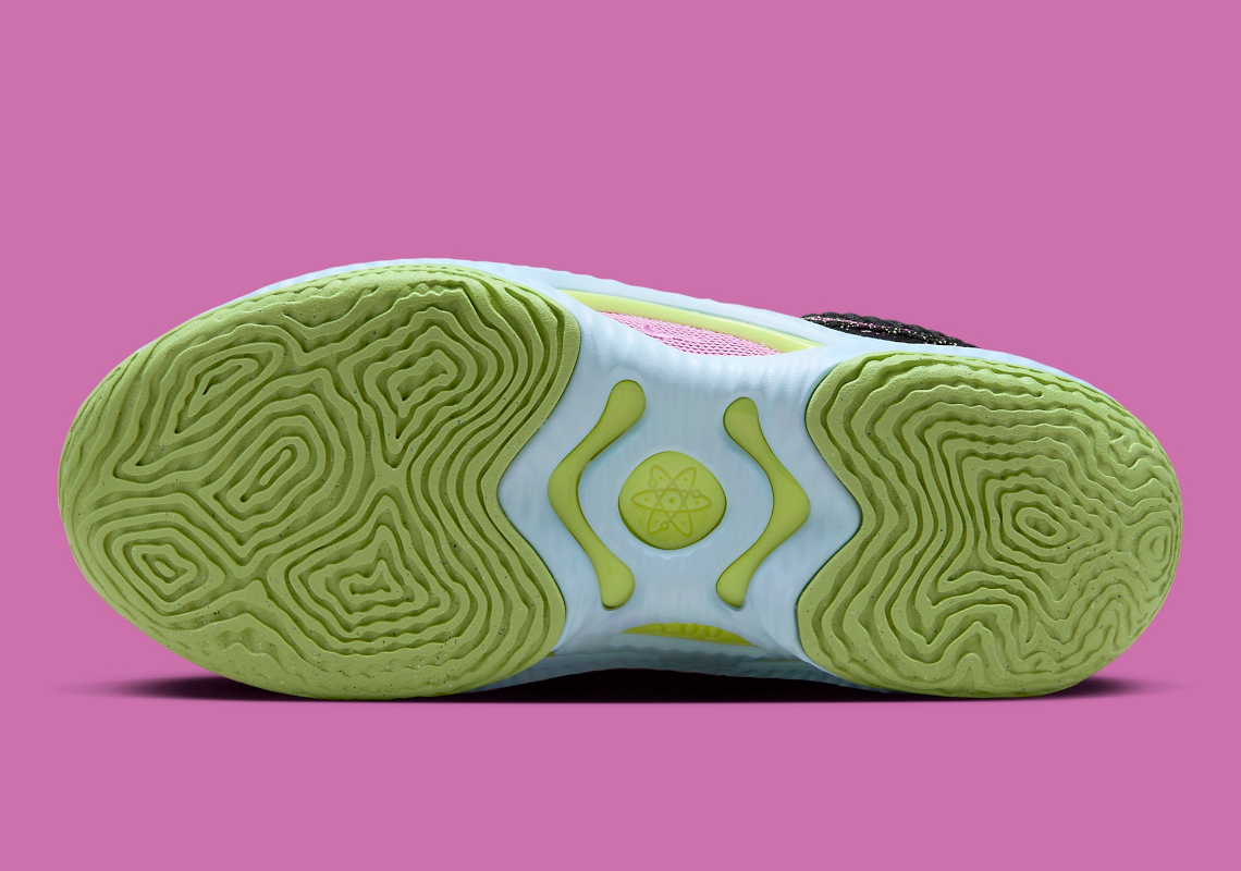 Nike Cosmic Unity 3 "Chaos" Release Date | SneakerNews.com