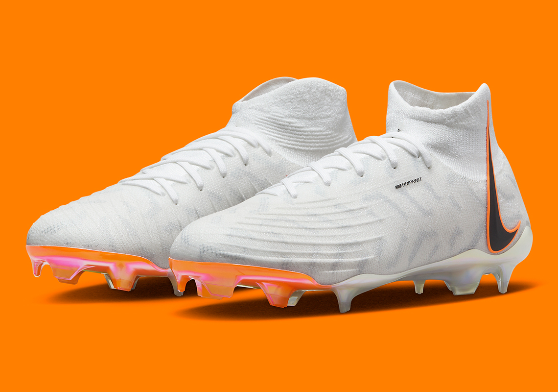 Nike Phantom Luna Elite FG Soccer Cleats FN8405-101 | SneakerNews.com