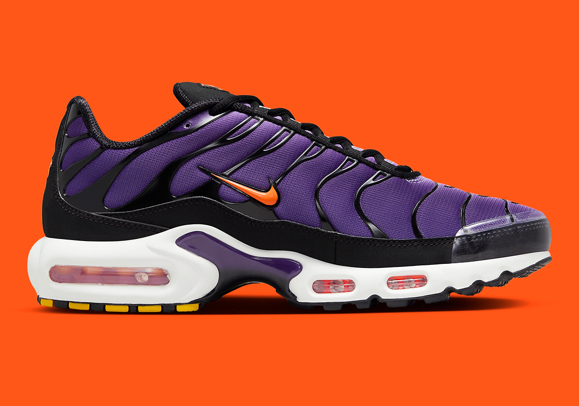 Nike Air Max Plus OG "Voltage Purple" DX0755-500 | SneakerNews.com