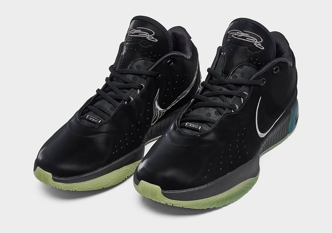 Nike LeBron 21 "Dunkman" FB2238-001 | SneakerNews.com