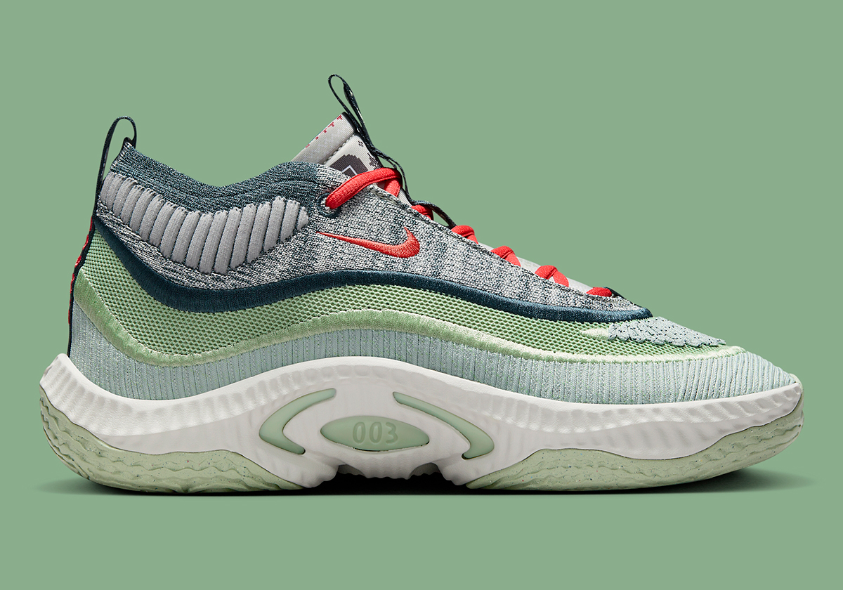 Nike Cosmic Unity 3 "Christmas" | SneakerNews.com