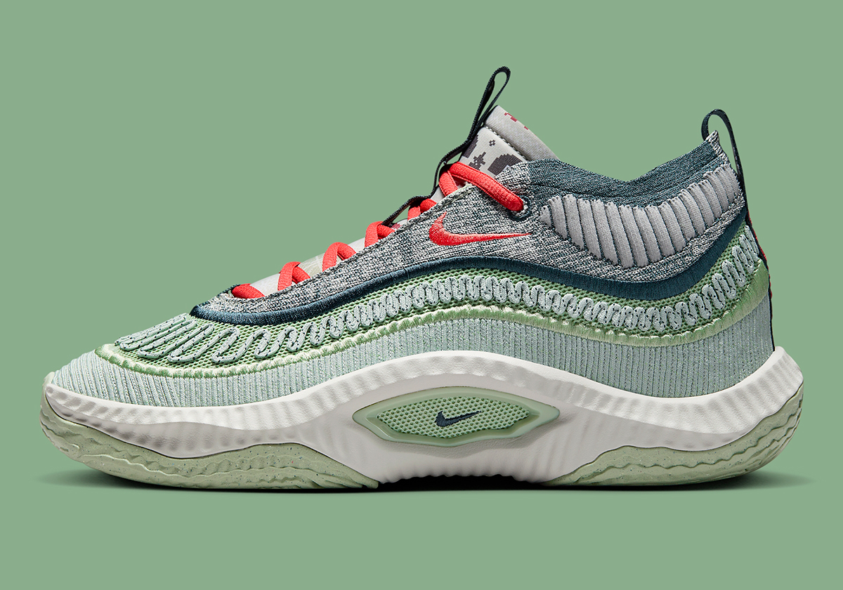 Nike Cosmic Unity 3 "Christmas" | SneakerNews.com