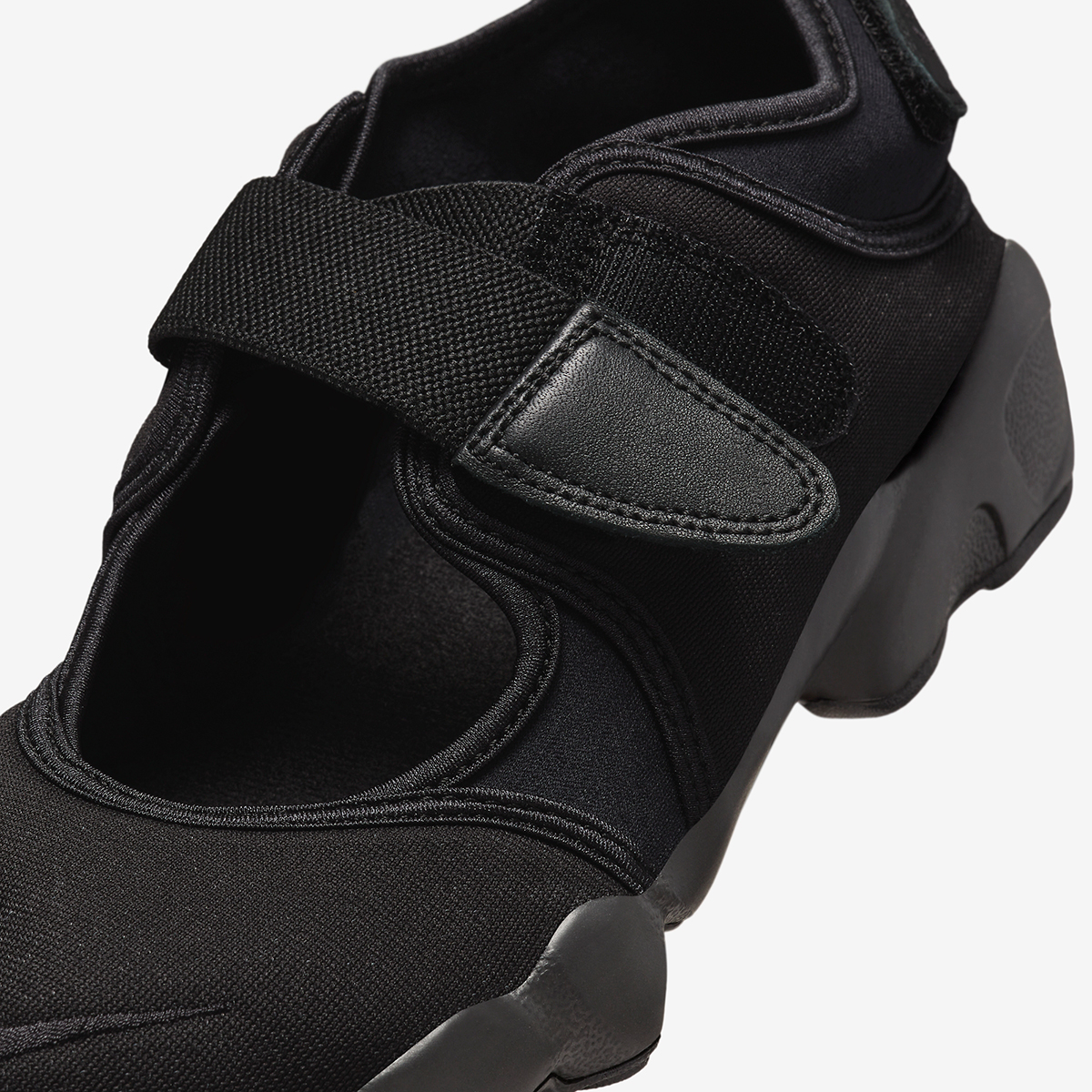 Fashion Girlies Rejoice: The Nike Air Rift Arrives In All Black ...
