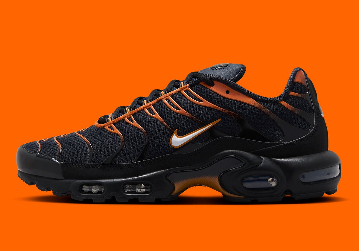 Nike Air Max Plus "Dark Obsidian/Orange" FN6949-400 | SneakerNews.com