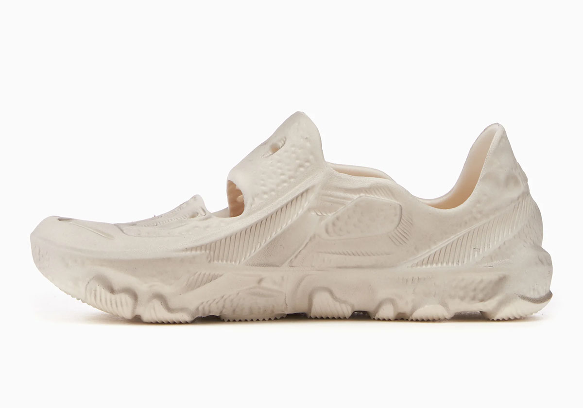 Nike ISPA Universal "Natural/Black" DM0886-103 | SneakerNews.com