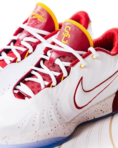 Nike LeBron 21 "USC Trojans" PE | SneakerNews.com