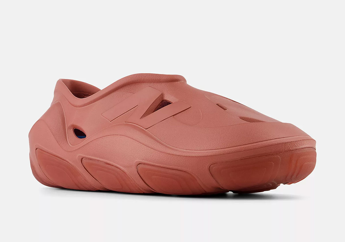 The New Balance Fresh Foam X RCVRY Enters The Mule Chat | SneakerNews.com