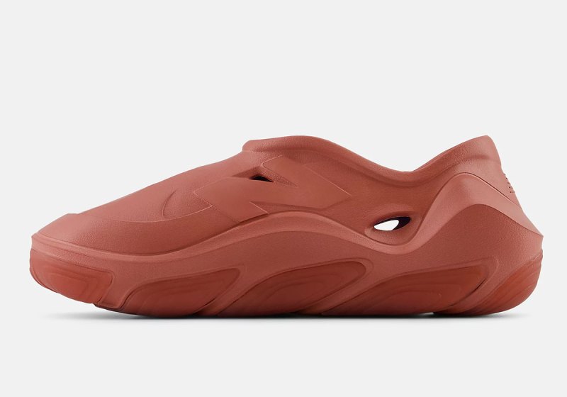 The New Balance Fresh Foam X RCVRY Enters The Mule Chat | SneakerNews.com