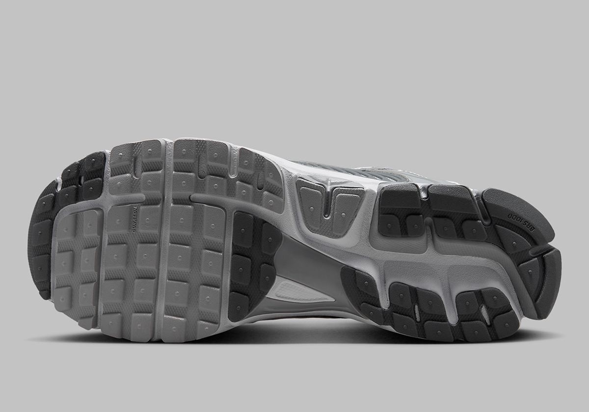 Nike Zoom Vomero 5 "Wolf Grey/Cool Grey/Metallic Silver" FJ4151-003 ...