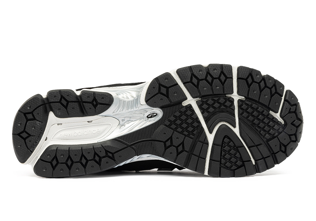 New Balance 1906R "Black/White" M1906RFB | SneakerNews.com