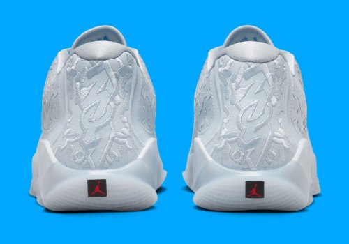 Jordan Zion 3 "Half Blue" DR0675-400 | SneakerNews.com