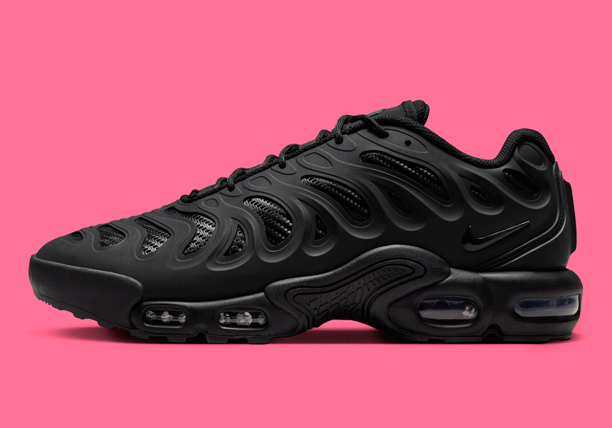 Nike Air Max Plus Drift "Triple Black Carbon Fiber" | SneakerNews.com