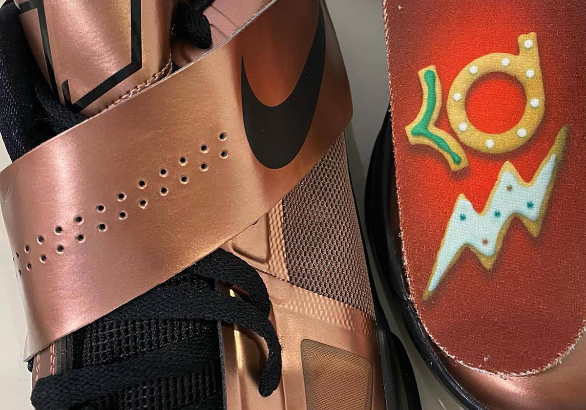 Nike KD 4 "Christmas" FZ5913-800 | SneakerNews.com
