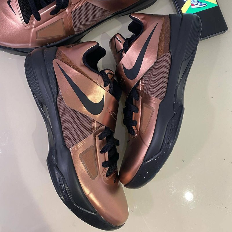 Nike KD 4 "Christmas" FZ5913-800 | SneakerNews.com