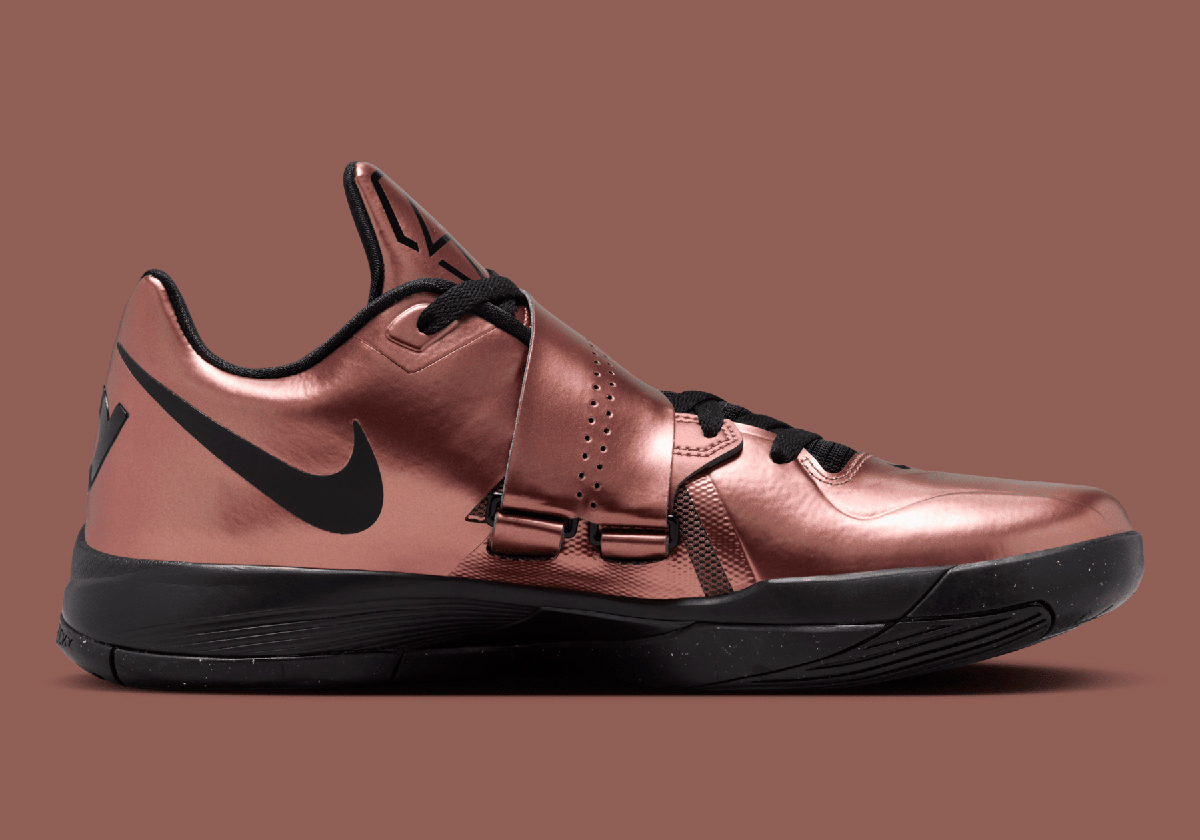 Nike KD 4 "Christmas" FZ5913-800 | SneakerNews.com