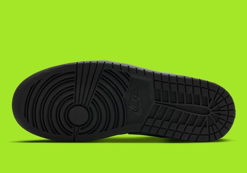 Air Jordan 1 Low "Black Cat Mascot" | SneakerNews.com