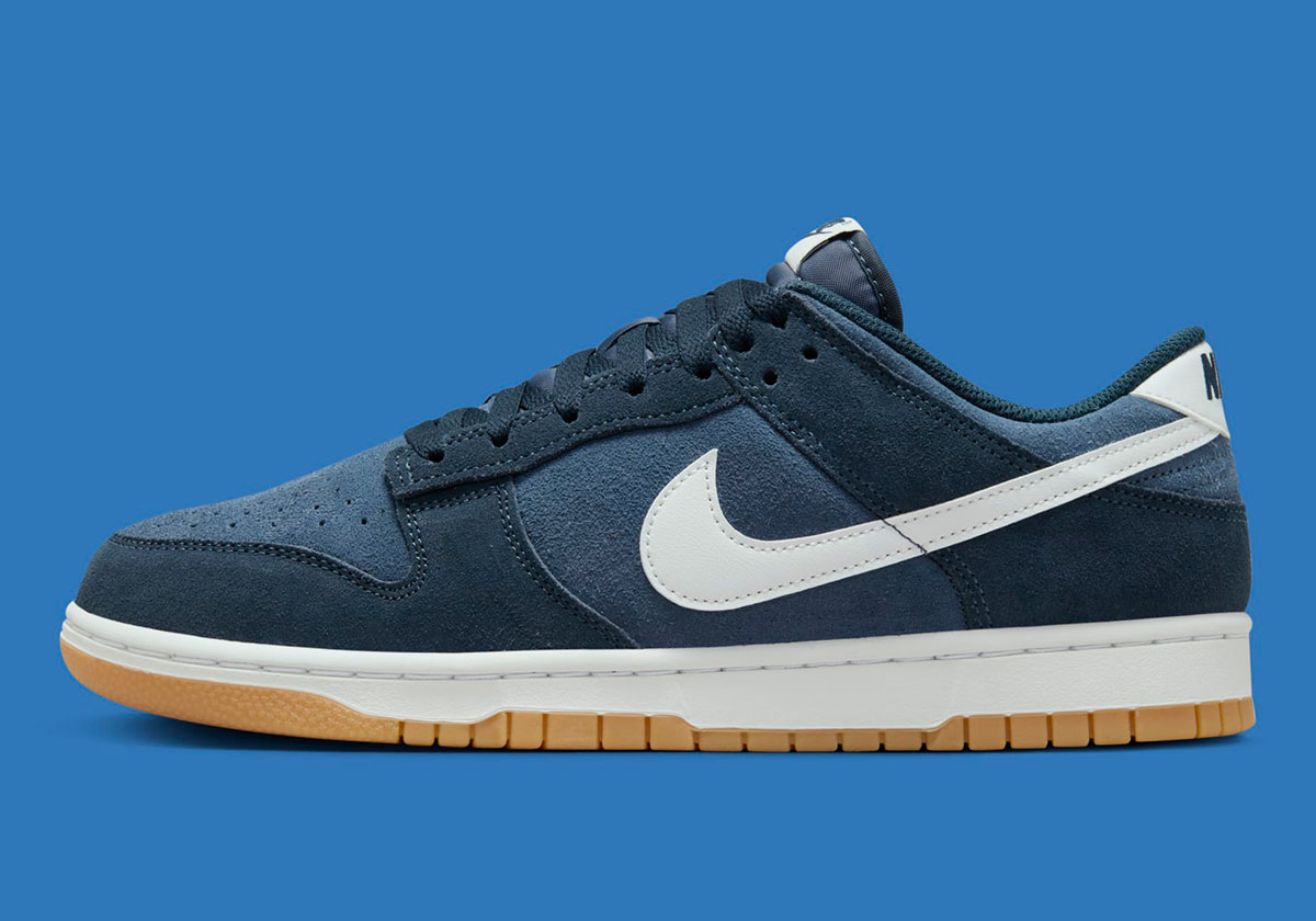 Nike Dunk Low "Armory Navy/Monsoon Blue/Gum Yellow" HQ1931-400 ...