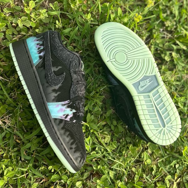 Air Jordan 1 Low "Black Cat Halloween" Kids | SneakerNews.com