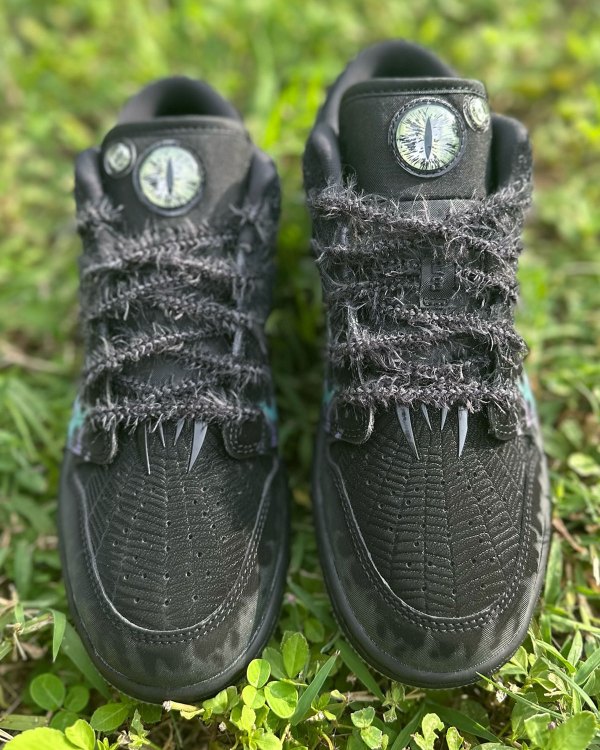 Air Jordan 1 Low "Black Cat Halloween" Kids | SneakerNews.com