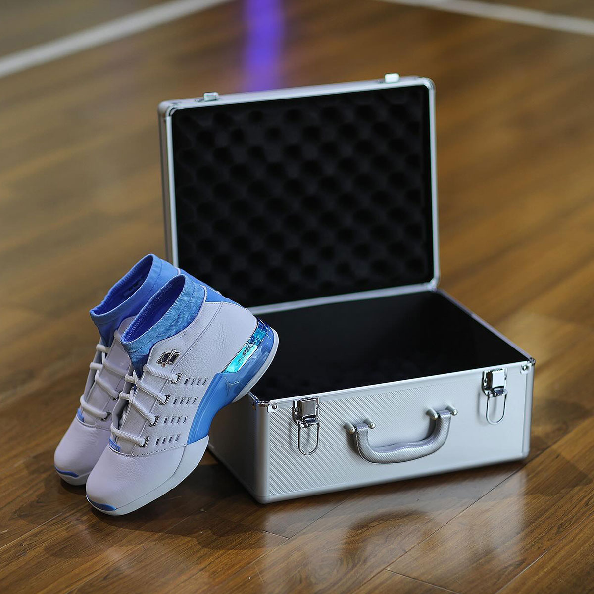 Air Jordan 17 Low "UNC" FJ0395-140 | SneakerNews.com