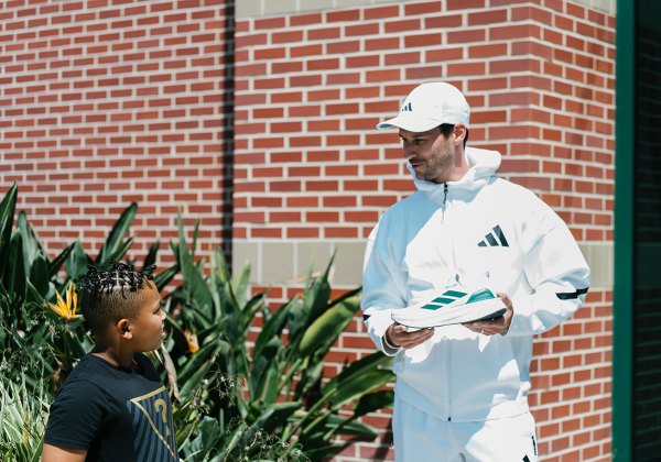 The Mobley Brothers Surprise Fans At Dick's Sporting Goods With The ...