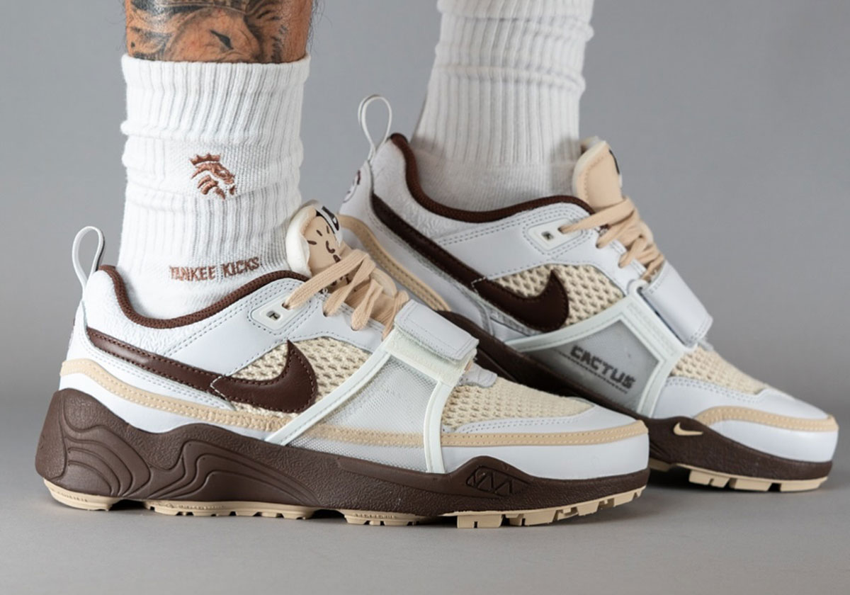 Travis Scott Nike Zoom Field Jaxx "Light Chocolate" HQ3073-100 | SneakerNews.com