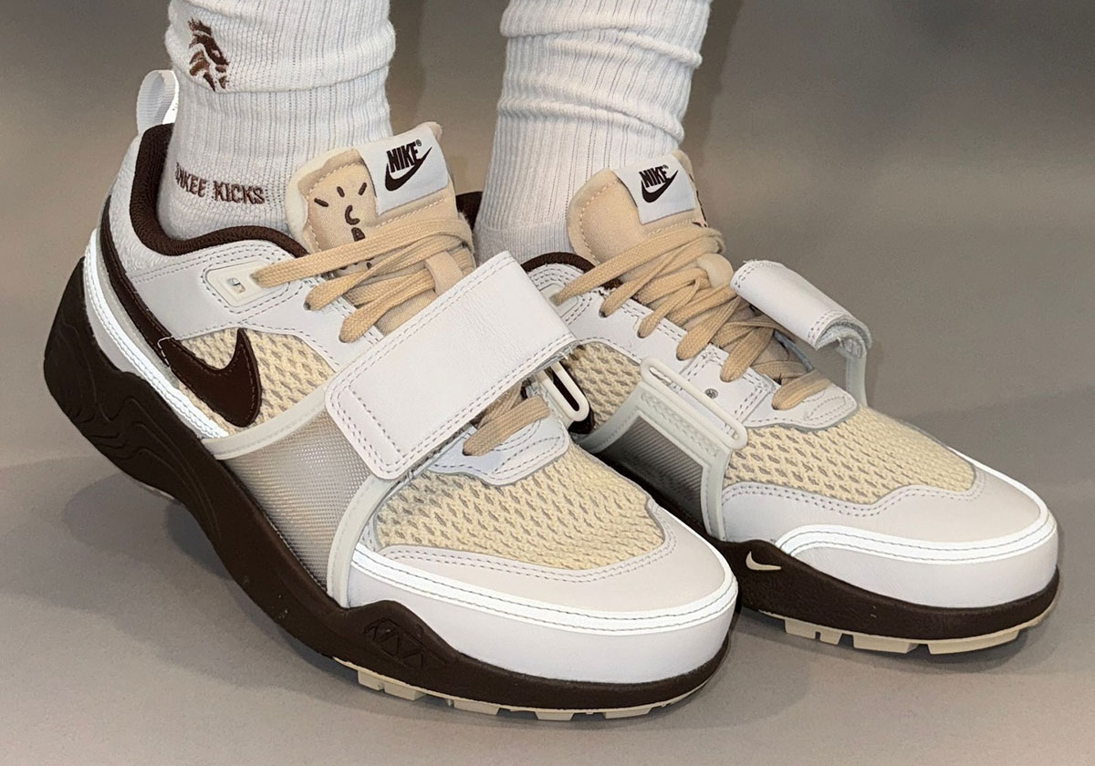 Travis Scott Nike Zoom Field Jaxx "Light Chocolate" HQ3073-100 ...