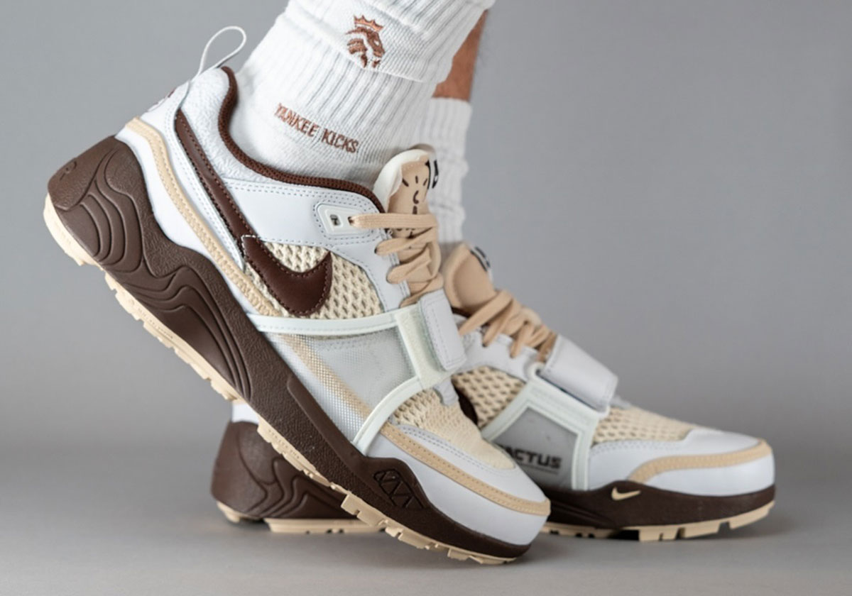 Travis Scott Nike Zoom Field Jaxx "Light Chocolate" HQ3073-100 | SneakerNews.com